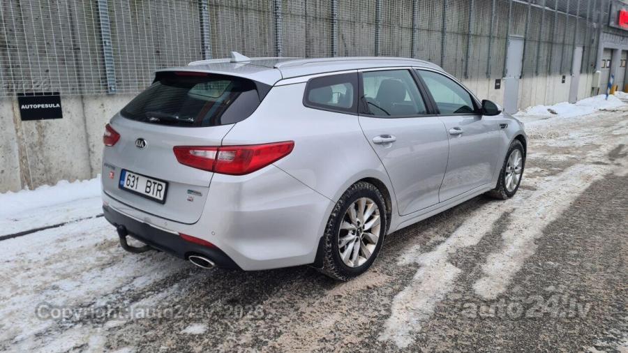 Grey Kia Optima 2017 in Tallinn, with an engine capacity of 1.70 L and mileage of 220 thousand km for 9990 €, photo 4 on AUTOMOTO.COM.LV