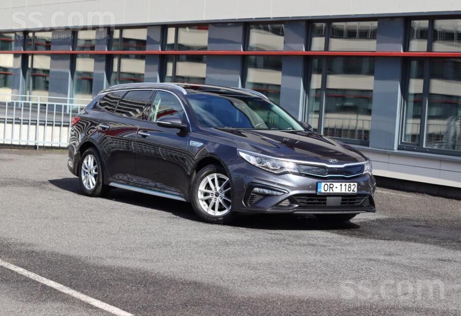 Grey Kia Optima 2019 in Riga, with an engine capacity of 2.00 L and mileage of 183 thousand km for 12680 €, photo 1 on AUTOMOTO.COM.LV