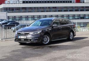 Grey Kia Optima 2019 in Riga, with an engine capacity of 2.00 L and mileage of 183 thousand km for 12680 €, photo 4 on AUTOMOTO.COM.LV