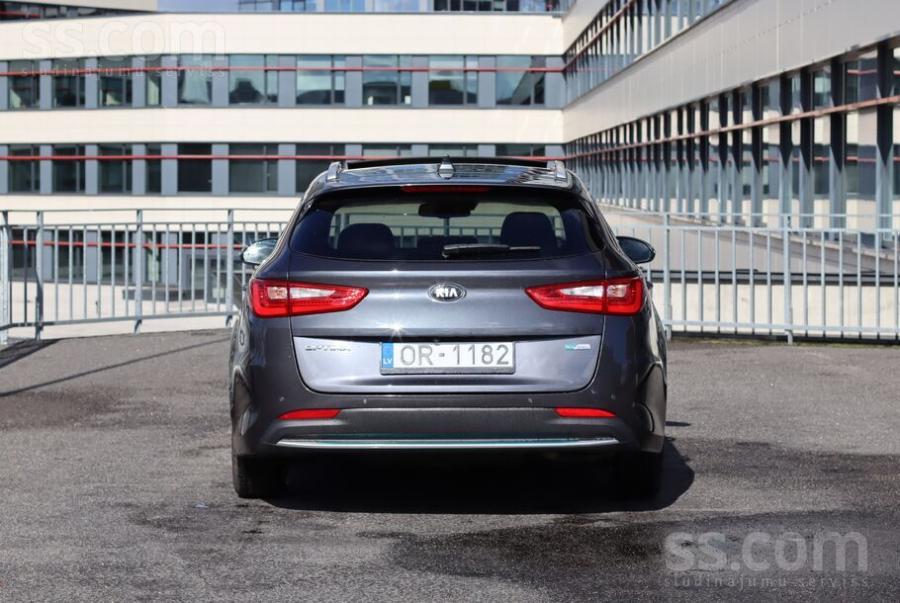 Grey Kia Optima 2019 in Riga, with an engine capacity of 2.00 L and mileage of 183 thousand km for 12680 €, photo 6 on AUTOMOTO.COM.LV
