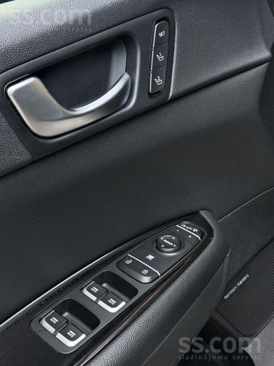 Grey Kia Optima 2019 in Riga, with an engine capacity of 2.00 L and mileage of 183 thousand km for 12680 €, photo 12 on AUTOMOTO.COM.LV