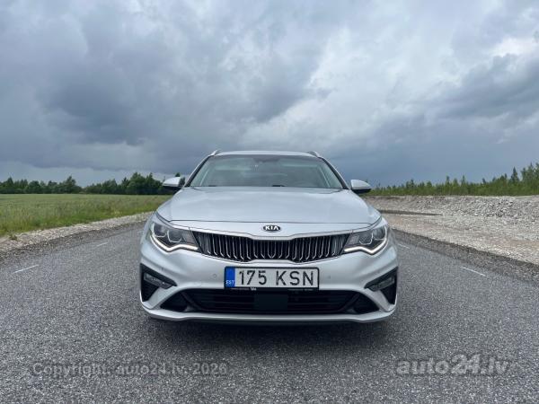 Grey Kia Optima 2020 in Tallinn, with an engine capacity of 1.60 L and mileage of 139 thousand km for 13900 €, photo 3 on AUTOMOTO.COM.LV