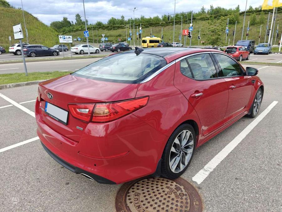 Red Kia Optima 2015 in Vilnius, with an engine capacity of 1.69 L and mileage of 186 thousand km for 7700 €, photo 4 on AUTOMOTO.COM.LV