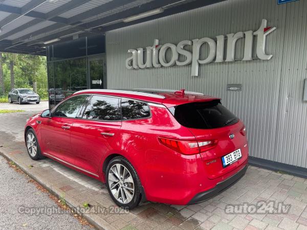 Red Kia Optima 2017 in Tallinn, with an engine capacity of 1.70 L and mileage of 134 thousand km for 11990 €, photo 3 on AUTOMOTO.COM.LV