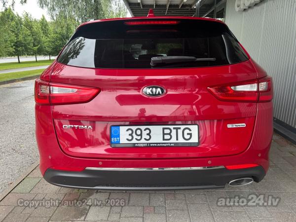 Red Kia Optima 2017 in Tallinn, with an engine capacity of 1.70 L and mileage of 134 thousand km for 11990 €, photo 5 on AUTOMOTO.COM.LV