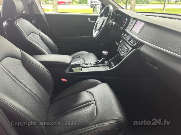 Red Kia Optima 2017 in Tallinn, with an engine capacity of 1.70 L and mileage of 134 thousand km for 11990 €, photo 10 on AUTOMOTO.COM.LV