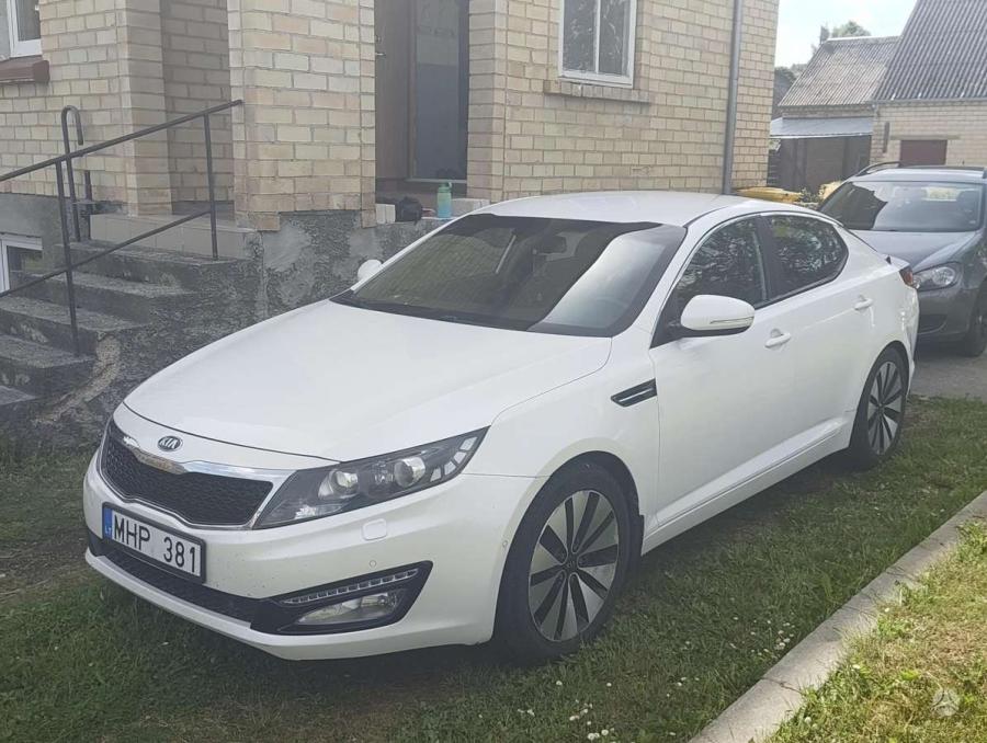 White Kia Optima 2012 in Kursenai, with an engine capacity of 1.70 L and mileage of 277 thousand km for 4300 €, photo 1 on AUTOMOTO.COM.LV