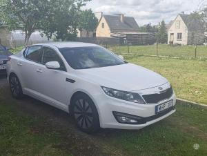 White Kia Optima 2012 in Kursenai, with an engine capacity of 1.70 L and mileage of 277 thousand km for 4300 €, photo 4 on AUTOMOTO.COM.LV
