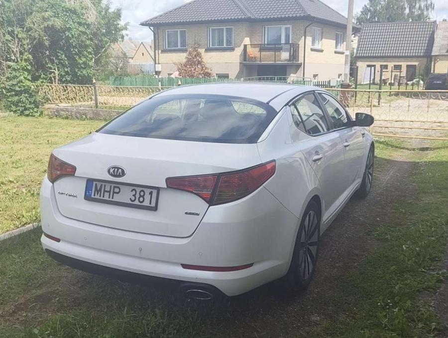 White Kia Optima 2012 in Kursenai, with an engine capacity of 1.70 L and mileage of 277 thousand km for 4300 €, photo 5 on AUTOMOTO.COM.LV