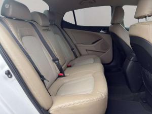 White Kia Optima 2012 in Kaunas, with an engine capacity of 1.70 L and mileage of 344 thousand km for 5499 €, photo 10 on AUTOMOTO.COM.LV