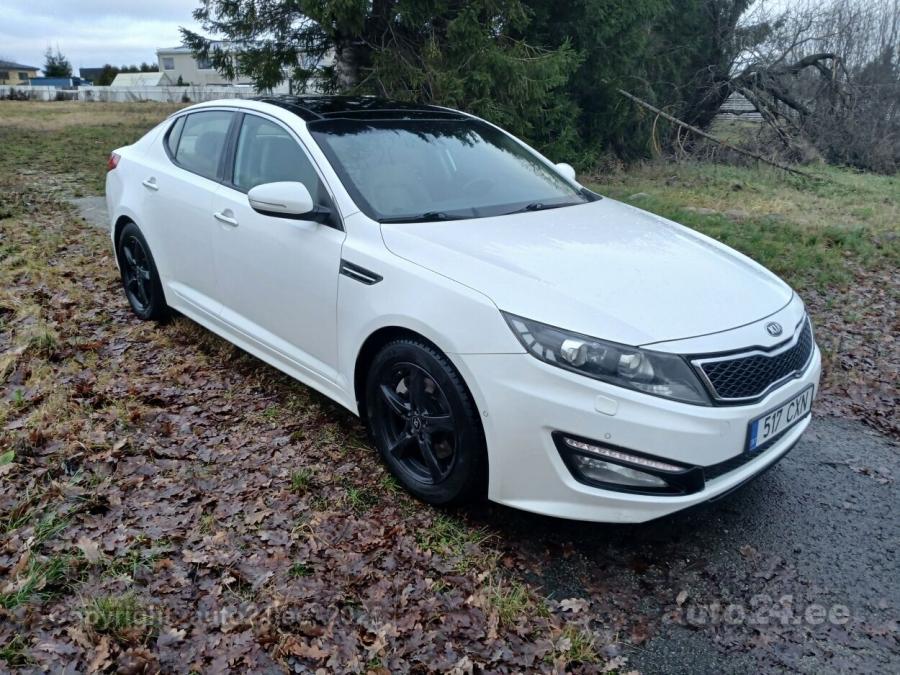White Kia Optima 2013 in Tallinn, with an engine capacity of 1.70 L and mileage of 301 thousand km for 6666 €, photo 1 on AUTOMOTO.COM.LV