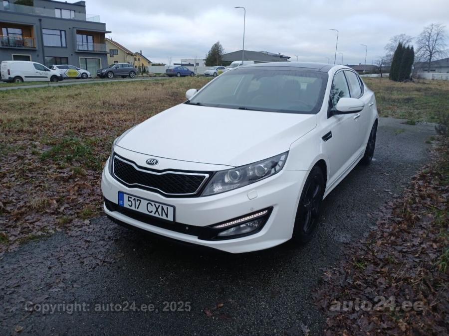 White Kia Optima 2013 in Tallinn, with an engine capacity of 1.70 L and mileage of 301 thousand km for 6666 €, photo 3 on AUTOMOTO.COM.LV