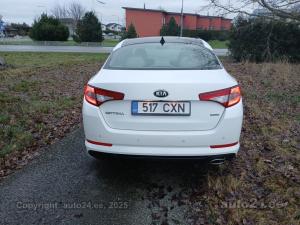 White Kia Optima 2013 in Tallinn, with an engine capacity of 1.70 L and mileage of 301 thousand km for 6666 €, photo 5 on AUTOMOTO.COM.LV