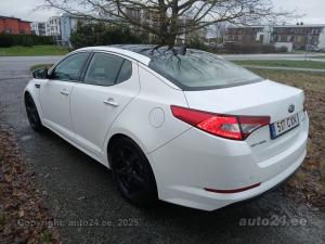 White Kia Optima 2013 in Tallinn, with an engine capacity of 1.70 L and mileage of 301 thousand km for 6666 €, photo 6 on AUTOMOTO.COM.LV