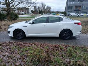 White Kia Optima 2013 in Tallinn, with an engine capacity of 1.70 L and mileage of 301 thousand km for 6666 €, photo 8 on AUTOMOTO.COM.LV