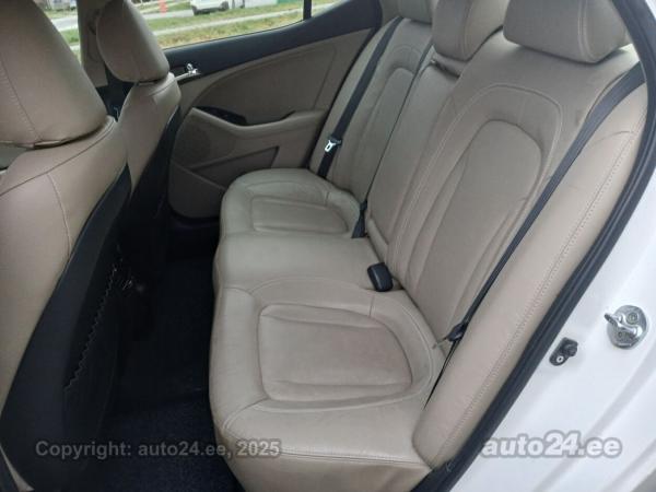 White Kia Optima 2013 in Tallinn, with an engine capacity of 1.70 L and mileage of 301 thousand km for 6666 €, photo 11 on AUTOMOTO.COM.LV
