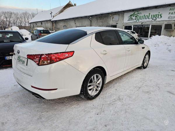 White Kia Optima 2013 in Klaipeda, with an engine capacity of 1.69 L and mileage of 198 thousand km for 4790 €, photo 4 on AUTOMOTO.COM.LV