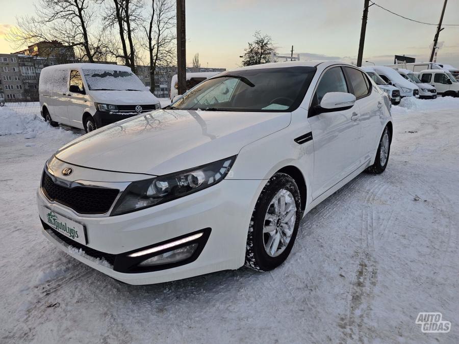 White Kia Optima 2013 in Klaipeda, with an engine capacity of 1.70 L and mileage of 198 thousand km for 4790 €, photo 1 on AUTOMOTO.COM.LV