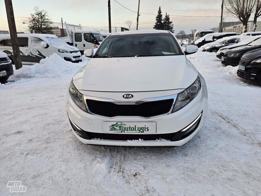 White Kia Optima 2013 in Klaipeda, with an engine capacity of 1.70 L and mileage of 198 thousand km for 4790 €, photo 2 on AUTOMOTO.COM.LV