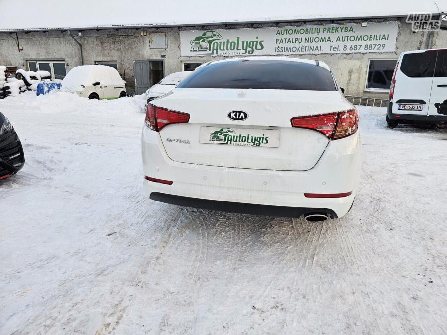 White Kia Optima 2013 in Klaipeda, with an engine capacity of 1.70 L and mileage of 198 thousand km for 4790 €, photo 5 on AUTOMOTO.COM.LV