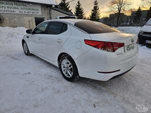 White Kia Optima 2013 in Klaipeda, with an engine capacity of 1.70 L and mileage of 198 thousand km for 4790 €, photo 6 on AUTOMOTO.COM.LV