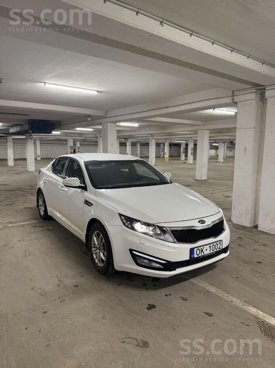 White Kia Optima 2013 in Liepaja, with an engine capacity of 2.00 L and mileage of 229 thousand km for 5900 €, photo 1 on AUTOMOTO.COM.LV