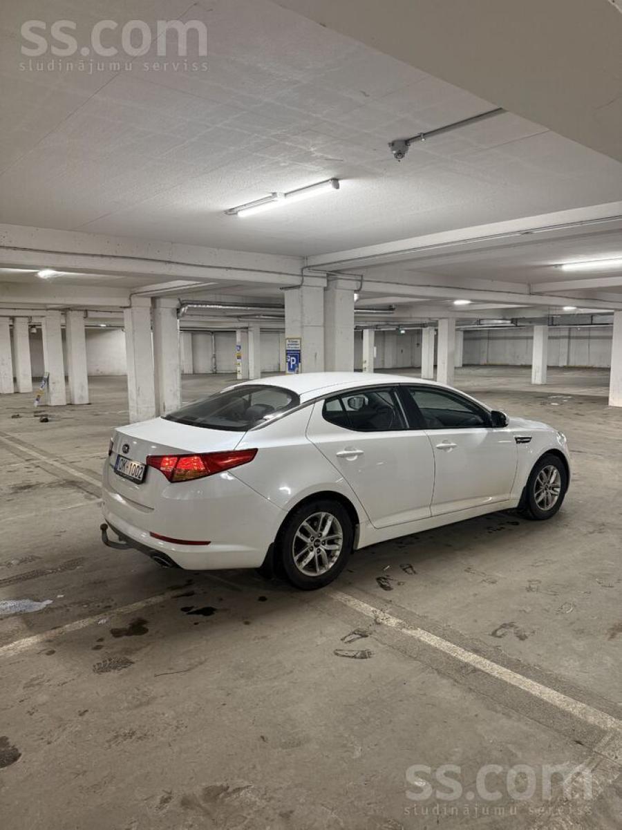White Kia Optima 2013 in Liepaja, with an engine capacity of 2.00 L and mileage of 229 thousand km for 5900 €, photo 4 on AUTOMOTO.COM.LV