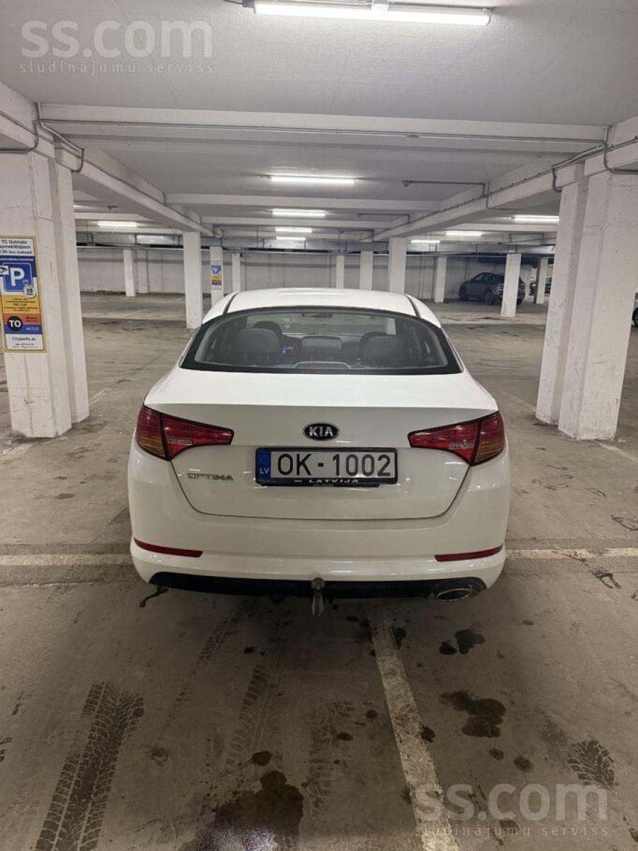 White Kia Optima 2013 in Liepaja, with an engine capacity of 2.00 L and mileage of 229 thousand km for 5900 €, photo 5 on AUTOMOTO.COM.LV