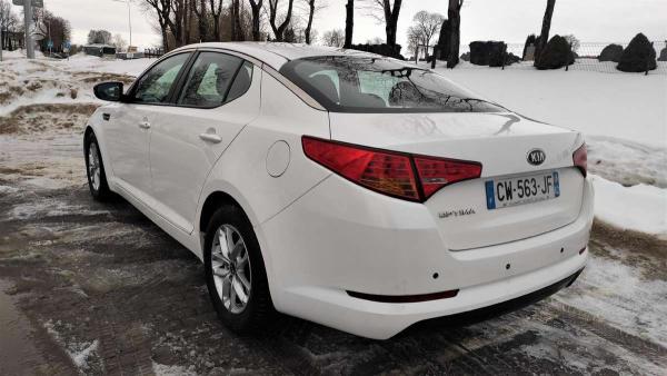Balts Kia Optima 2013 Tauragė, ar dzinēja tilpumu 1.69 L un nobraukumu 278 tūkst. km par 4999 €, foto 4 vietnē AUTOMOTO.COM.LV