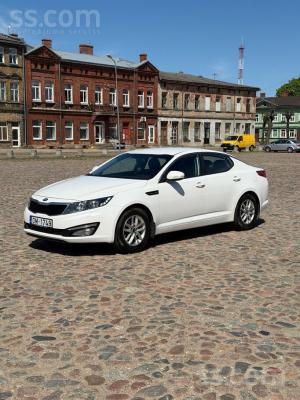 White Kia Optima 2013 in Liepaja, with an engine capacity of 2.00 L and mileage of 232 thousand km for 5700 €, photo 3 on AUTOMOTO.COM.LV