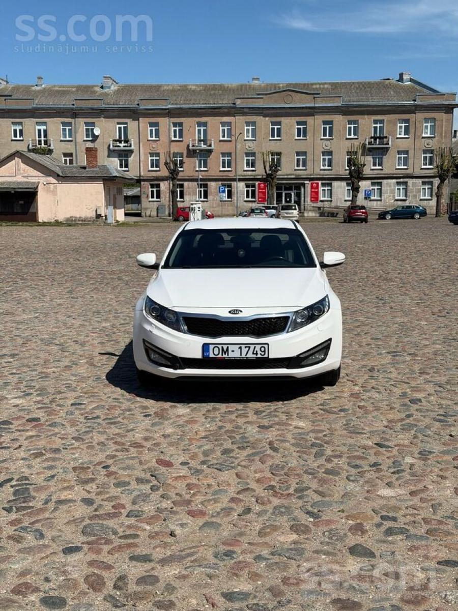 White Kia Optima 2013 in Liepaja, with an engine capacity of 2.00 L and mileage of 232 thousand km for 5700 €, photo 4 on AUTOMOTO.COM.LV