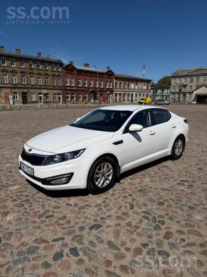 White Kia Optima 2013 in Liepaja, with an engine capacity of 2.00 L and mileage of 232 thousand km for 5700 €, photo 5 on AUTOMOTO.COM.LV