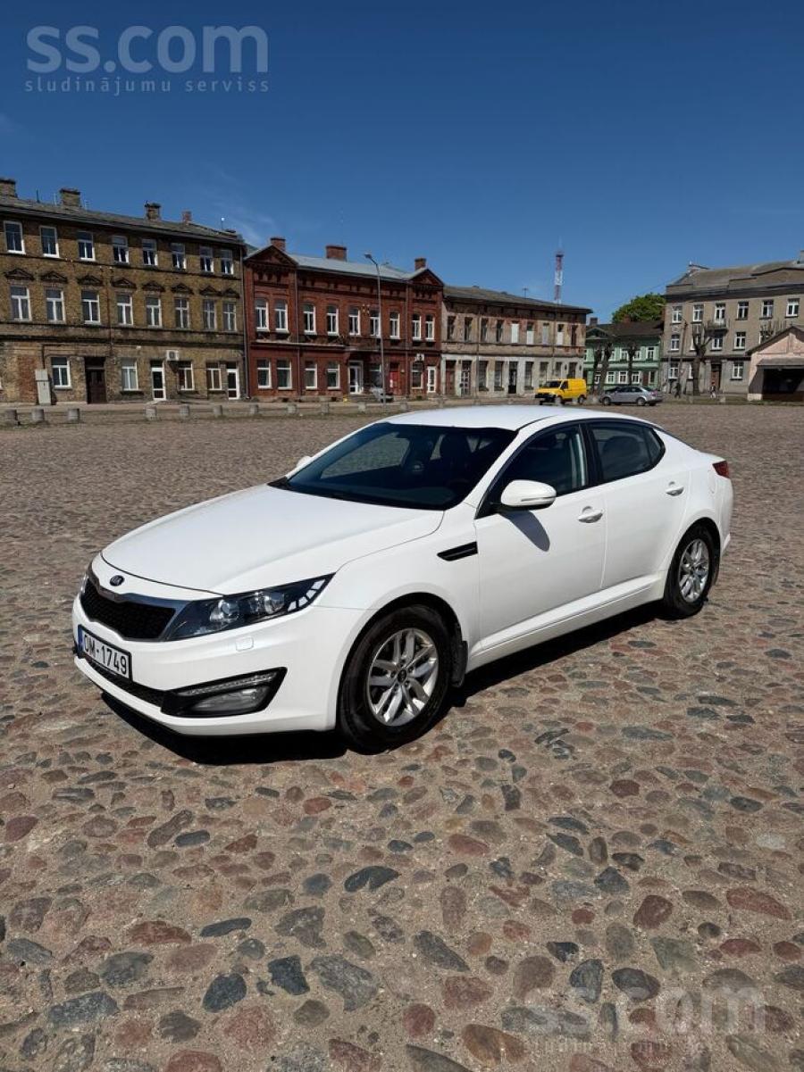 White Kia Optima 2013 in Liepaja, with an engine capacity of 2.00 L and mileage of 232 thousand km for 5700 €, photo 5 on AUTOMOTO.COM.LV