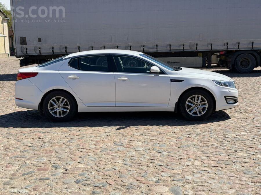 White Kia Optima 2013 in Liepaja, with an engine capacity of 2.00 L and mileage of 232 thousand km for 5700 €, photo 6 on AUTOMOTO.COM.LV