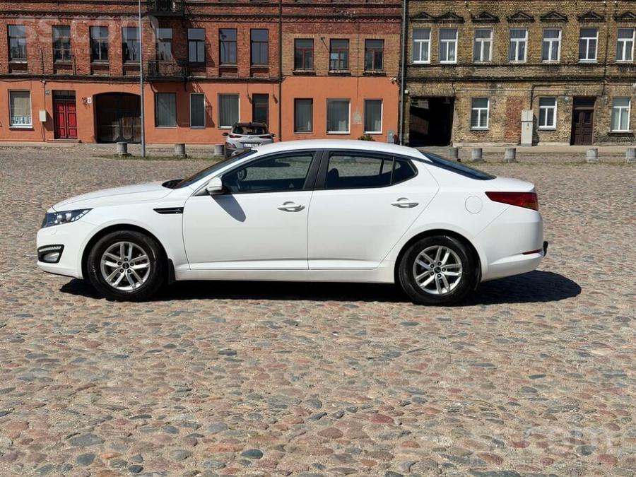 White Kia Optima 2013 in Liepaja, with an engine capacity of 2.00 L and mileage of 232 thousand km for 5700 €, photo 10 on AUTOMOTO.COM.LV