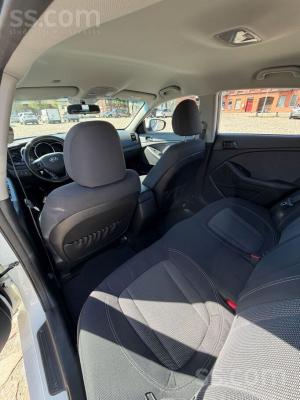 White Kia Optima 2013 in Liepaja, with an engine capacity of 2.00 L and mileage of 232 thousand km for 5700 €, photo 11 on AUTOMOTO.COM.LV