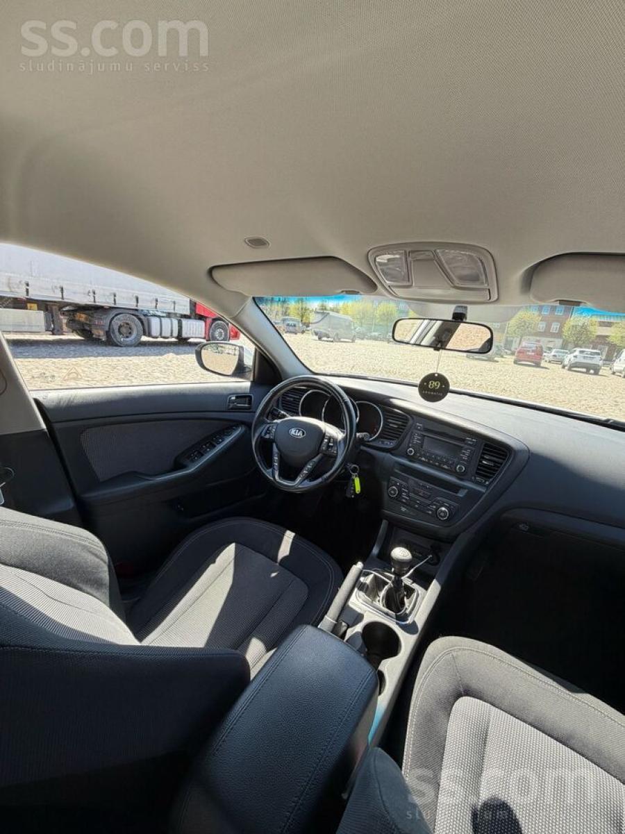 White Kia Optima 2013 in Liepaja, with an engine capacity of 2.00 L and mileage of 232 thousand km for 5700 €, photo 12 on AUTOMOTO.COM.LV