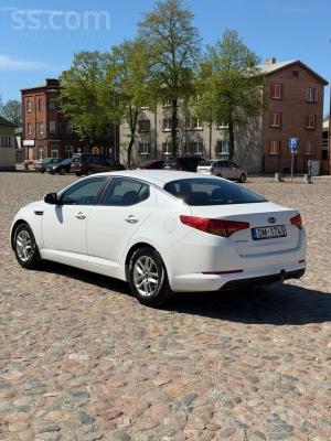 White Kia Optima 2013 in Liepaja, with an engine capacity of 2.00 L and mileage of 232 thousand km for 5700 €, photo 13 on AUTOMOTO.COM.LV