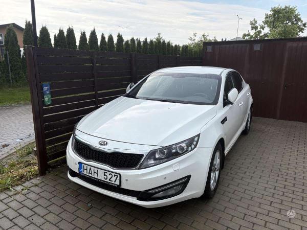 White Kia Optima 2013 in Vilnius, with an engine capacity of 1.69 L and mileage of 222 thousand km for 3100 €, photo 1 on AUTOMOTO.COM.LV