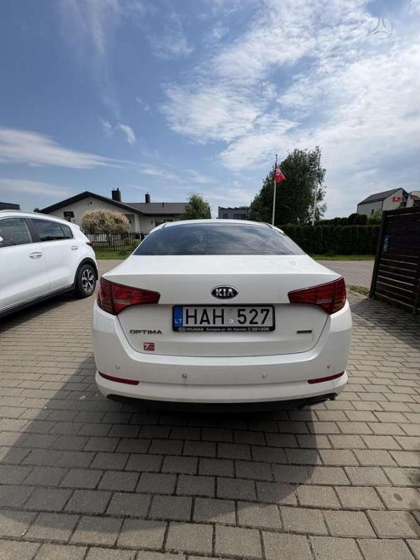 White Kia Optima 2013 in Vilnius, with an engine capacity of 1.69 L and mileage of 222 thousand km for 3100 €, photo 3 on AUTOMOTO.COM.LV