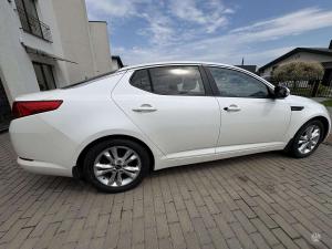 White Kia Optima 2013 in Vilnius, with an engine capacity of 1.69 L and mileage of 222 thousand km for 3100 €, photo 5 on AUTOMOTO.COM.LV