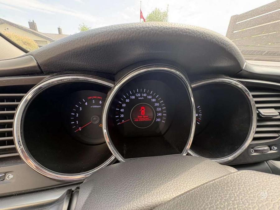 White Kia Optima 2013 in Vilnius, with an engine capacity of 1.69 L and mileage of 222 thousand km for 3100 €, photo 8 on AUTOMOTO.COM.LV