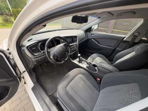 White Kia Optima 2013 in Vilnius, with an engine capacity of 1.69 L and mileage of 222 thousand km for 3100 €, photo 9 on AUTOMOTO.COM.LV