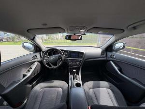 White Kia Optima 2013 in Vilnius, with an engine capacity of 1.69 L and mileage of 222 thousand km for 3100 €, photo 10 on AUTOMOTO.COM.LV