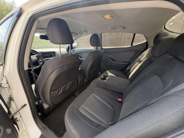 White Kia Optima 2013 in Vilnius, with an engine capacity of 1.69 L and mileage of 222 thousand km for 3100 €, photo 10 on AUTOMOTO.COM.LV