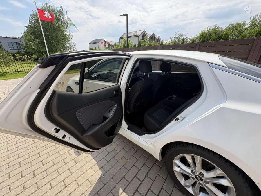 White Kia Optima 2013 in Vilnius, with an engine capacity of 1.69 L and mileage of 222 thousand km for 3100 €, photo 12 on AUTOMOTO.COM.LV