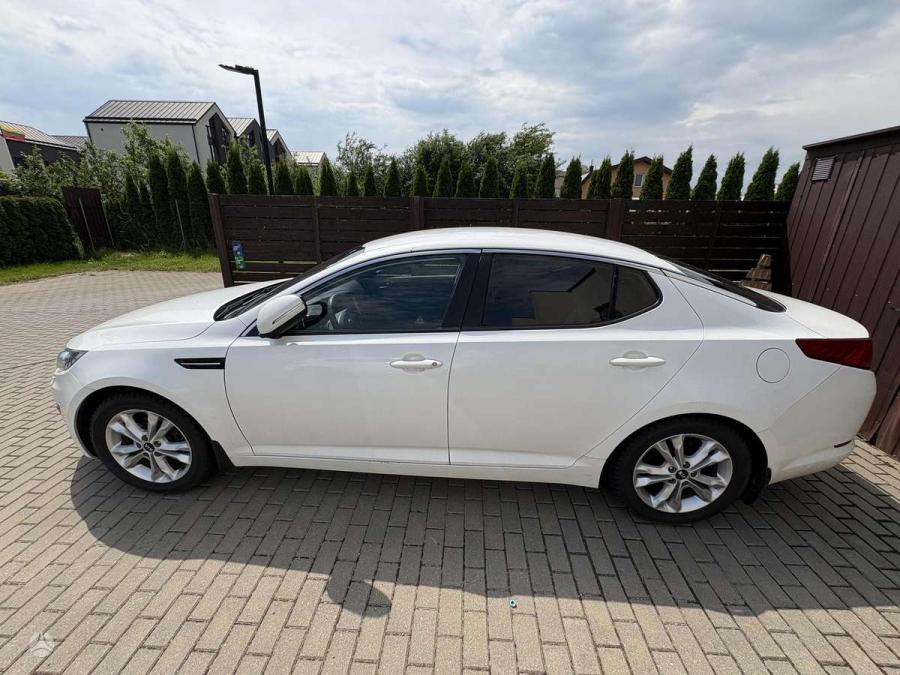 White Kia Optima 2013 in Vilnius, with an engine capacity of 1.69 L and mileage of 222 thousand km for 3100 €, photo 14 on AUTOMOTO.COM.LV