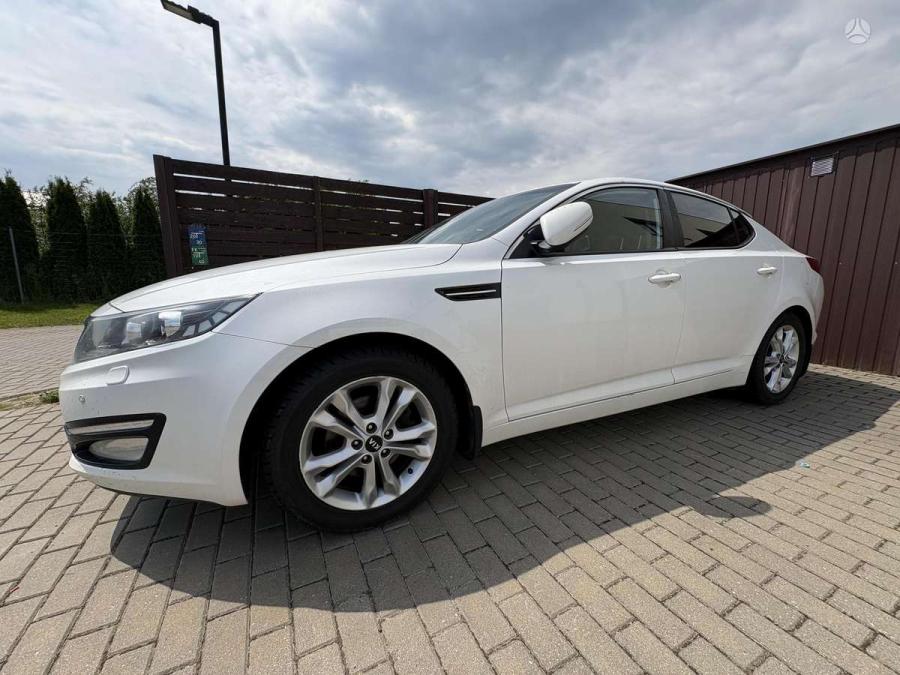 White Kia Optima 2013 in Vilnius, with an engine capacity of 1.69 L and mileage of 222 thousand km for 3100 €, photo 16 on AUTOMOTO.COM.LV