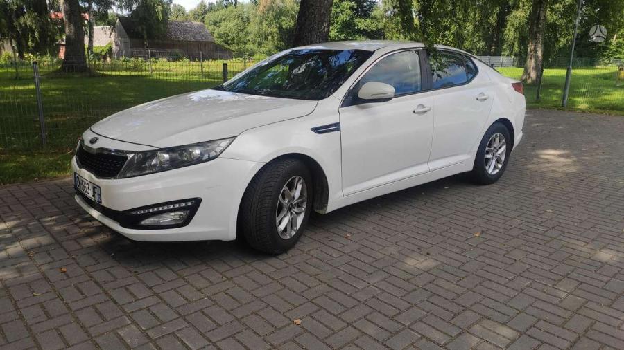 White Kia Optima 2013 in Taurage, with an engine capacity of 1.69 L and mileage of 280 thousand km for 4950 €, photo 1 on AUTOMOTO.COM.LV