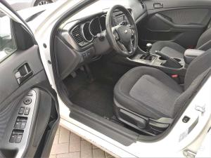 White Kia Optima 2013 in Taurage, with an engine capacity of 1.69 L and mileage of 280 thousand km for 4950 €, photo 8 on AUTOMOTO.COM.LV